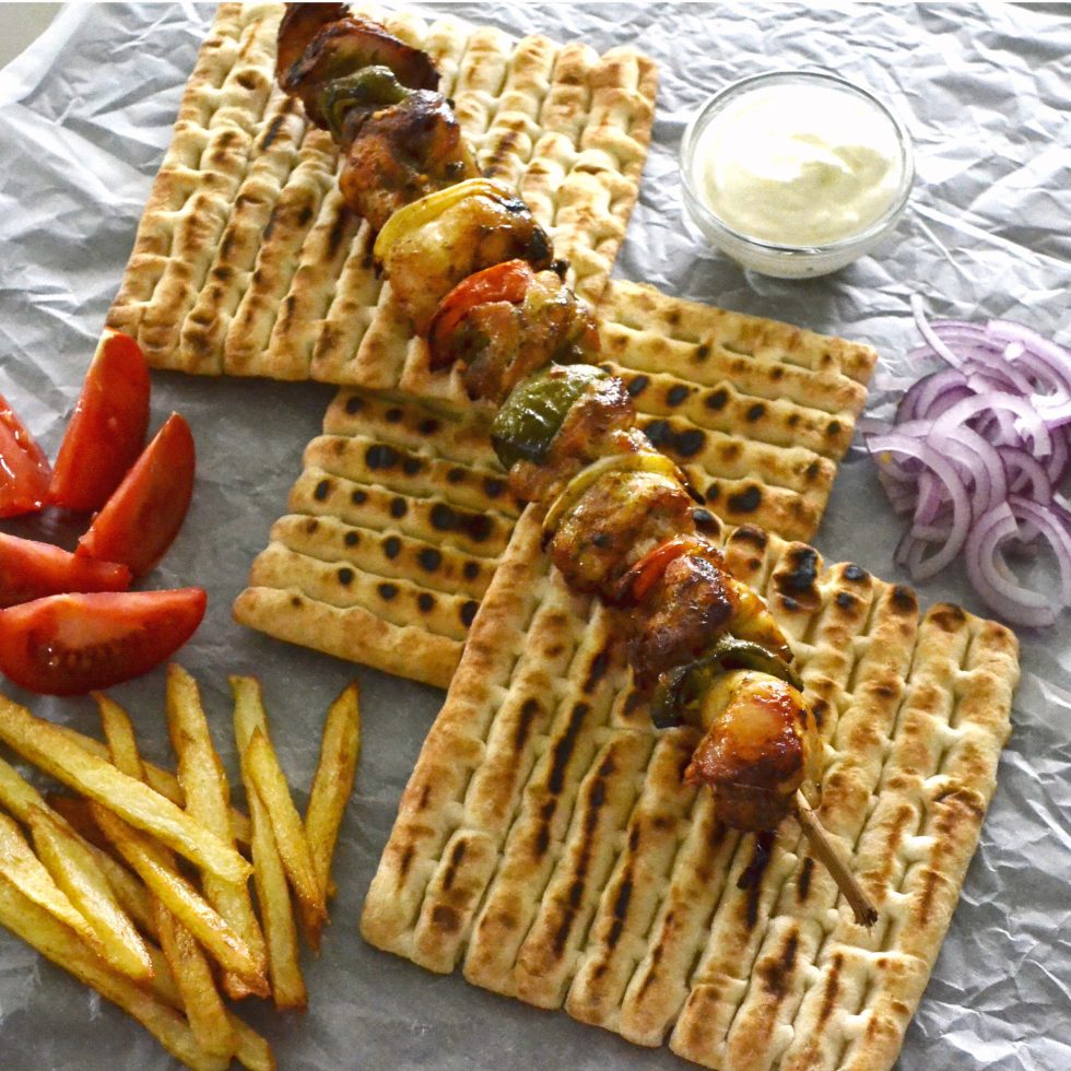 Pita cu suvlaki de pui - Bucatarie Greceasca