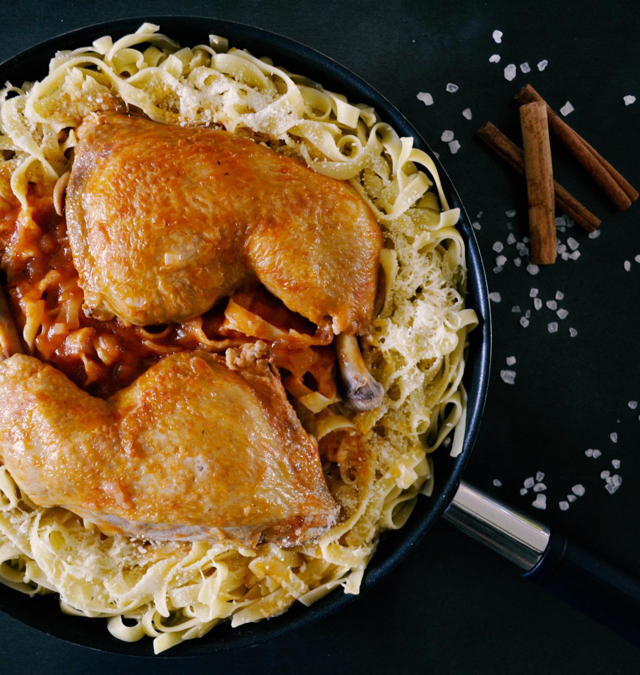 Pui Kapama cu taitei - Bucatarie Greceasca