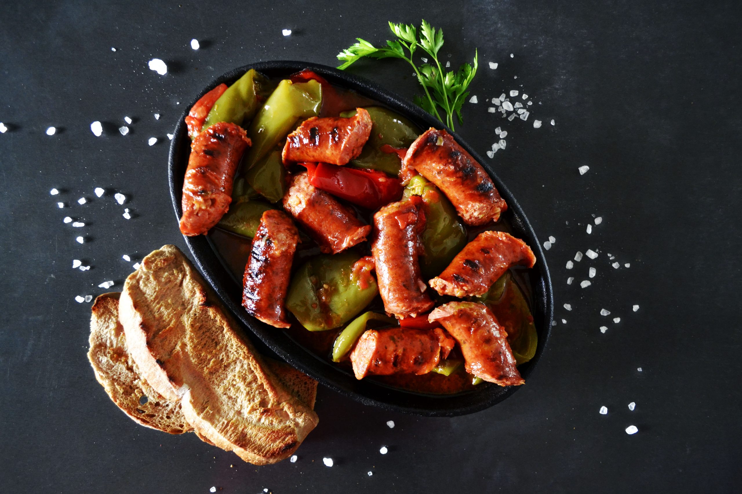 Spetzofai cu carnati - Bucatarie Greceasca