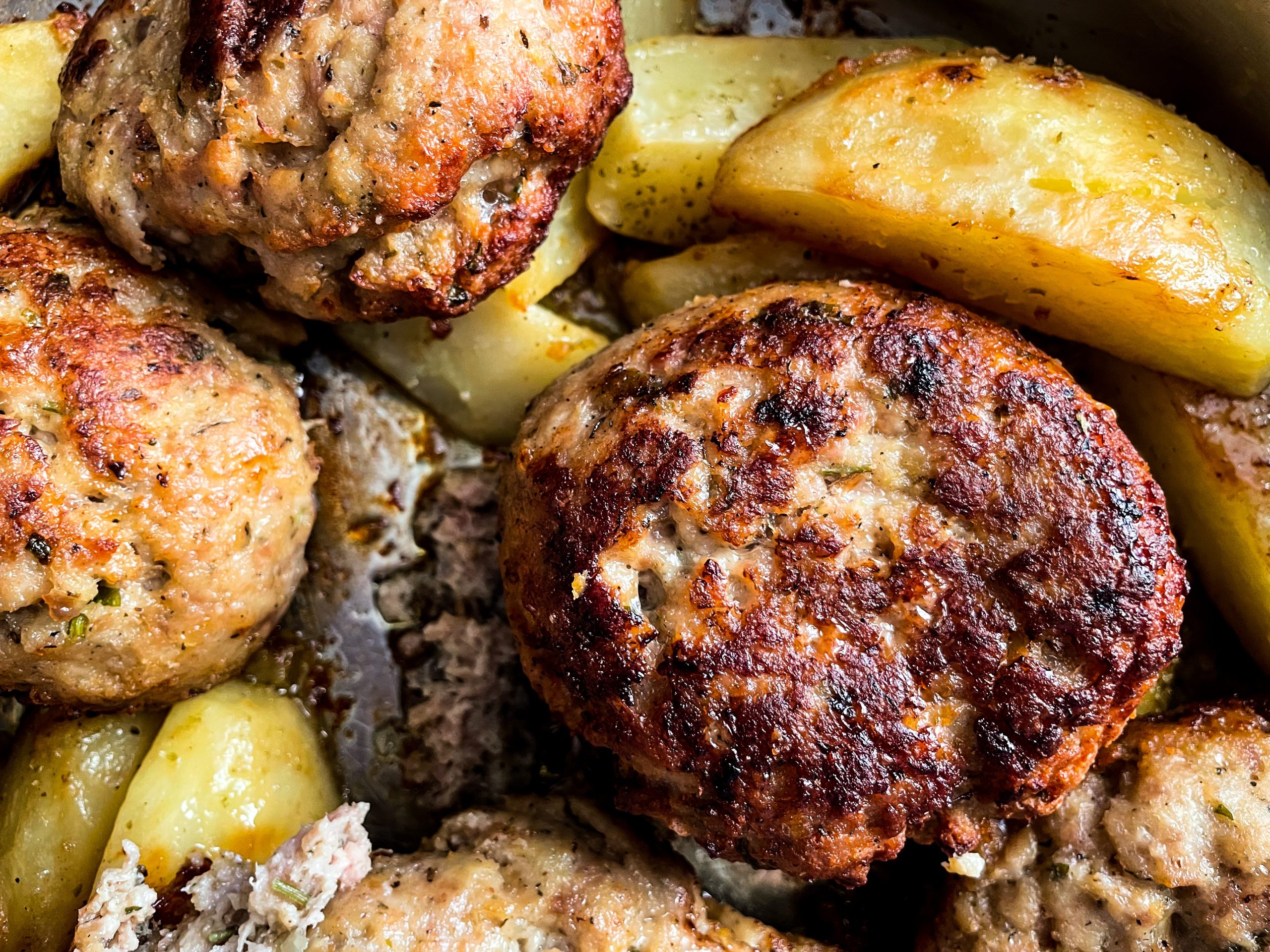 Chiftele de pui cu cartofi - Bucatarie Greceasca